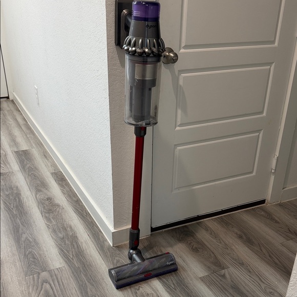 Dyson | Other | Dyson V1 Vacuum Vacuum Cleaner Cordless | Poshmark